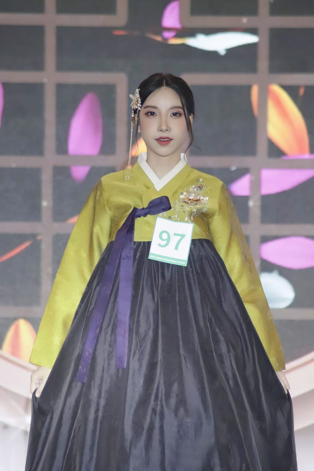 "มิรา ดุรงคชยานุรักษ์" พริตตี้ 700CC หุ่นเอ็กซ์ ดาว Onlyfans 20+